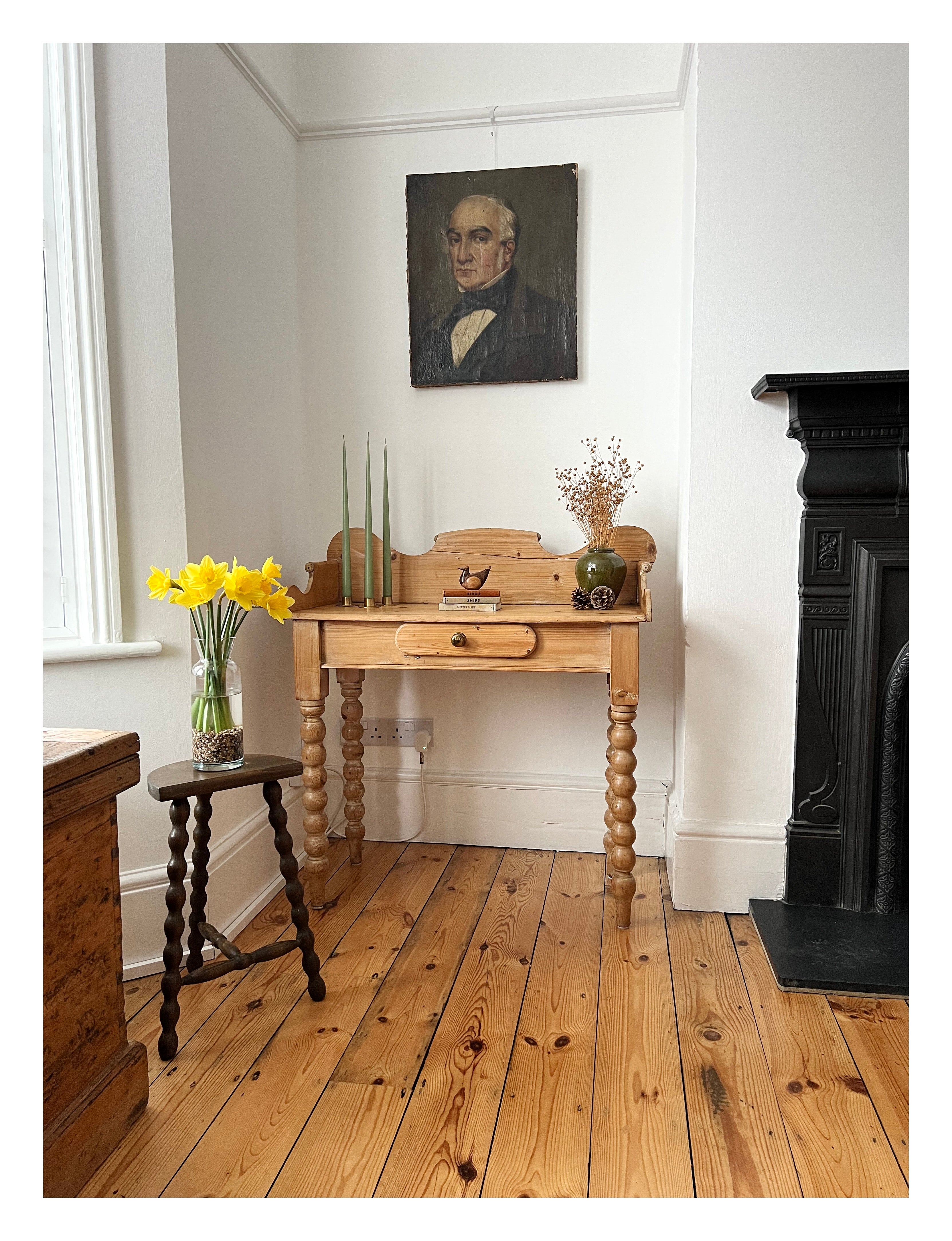 Beautiful bobbin leg Victorian desk | Victorian Vibe